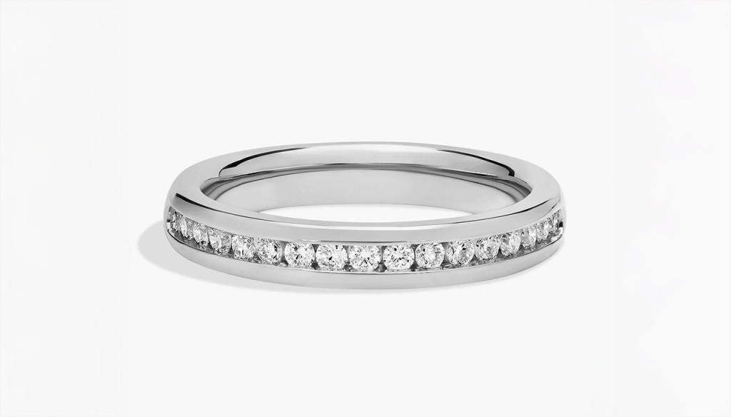 What Are H Color Diamonds? [+ Comparisons to Other Colors]